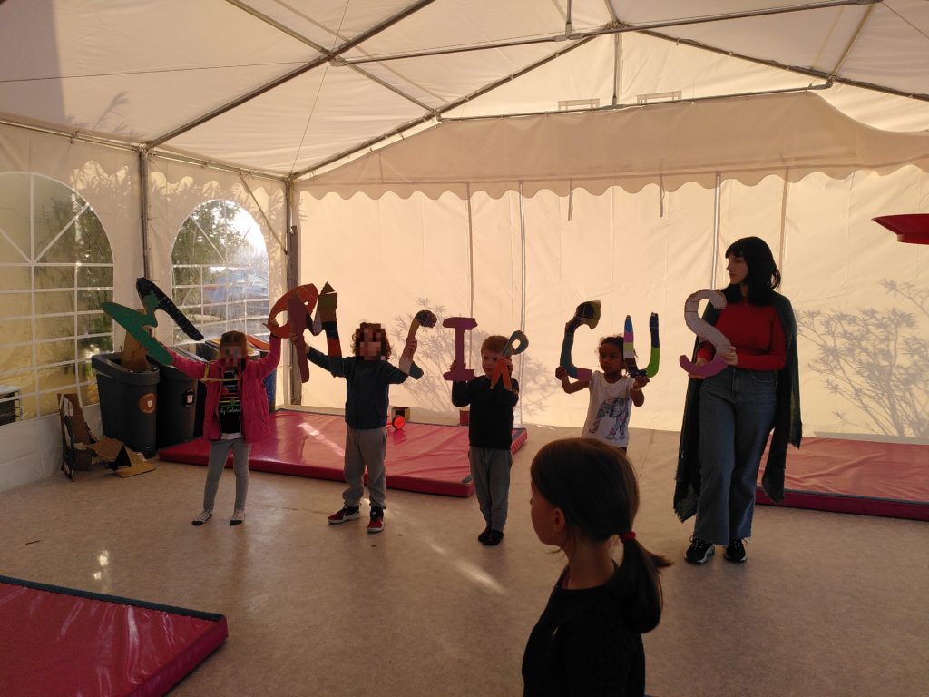 Flack - Back : les ateliers Môm'Circus - Réseau Mom'Artre